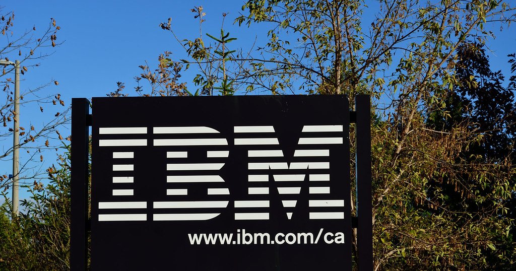 IBM vyhodí 26 tisíc lidí a nahradí je umělou inteligencí - Minutové zprávy