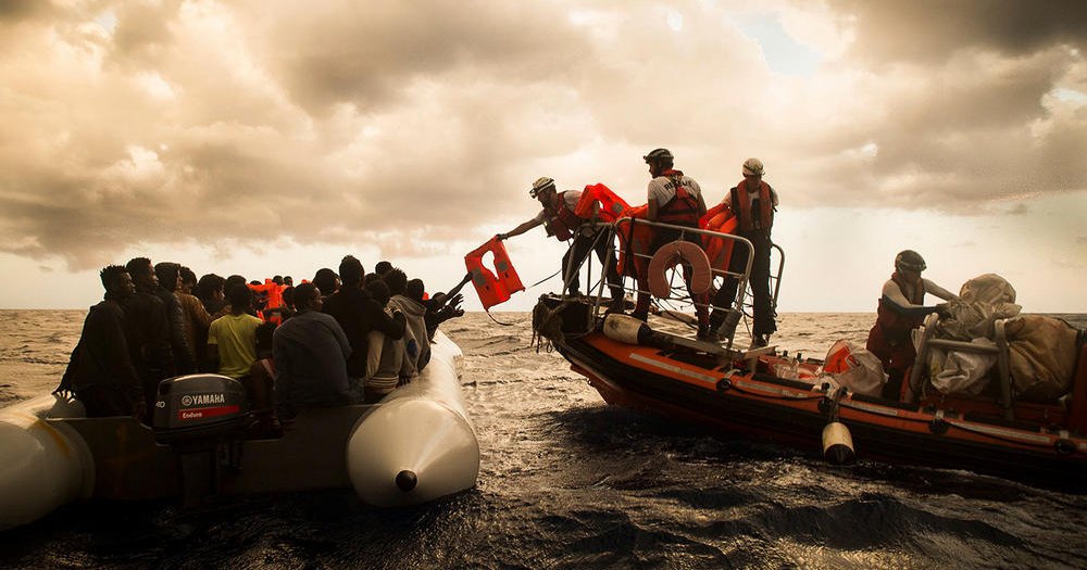 Německo dává peníze zachráncům migrantů. Itálie proti tomu protestuje ...