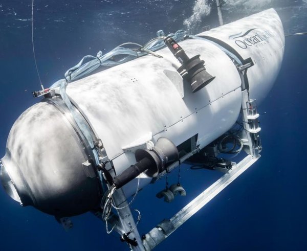 Posádka ztracené miniponorky má kyslík jen do čtvrtečního poledne ...