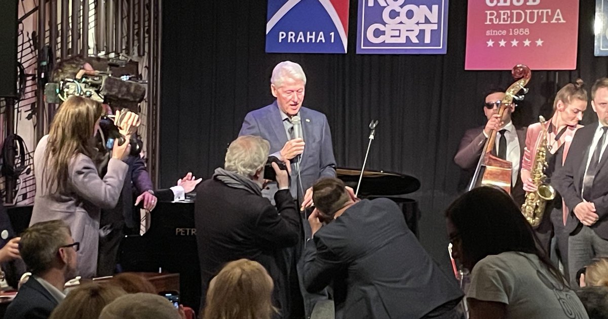 Bill Clinton po 30 letech přijel na místo, kde hrál na saxofon od ...