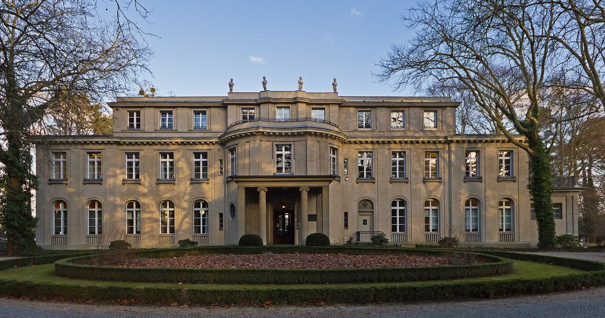 Ve Wansee se rozhodlo o osudu Židů. Teď se poblíž jedná o migrantech ...