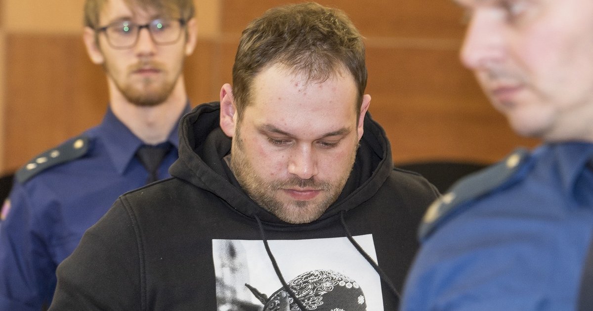 Zfetovaný muž zabil dítě, které držel jeho sok v náručí. Dostal 17 let ...